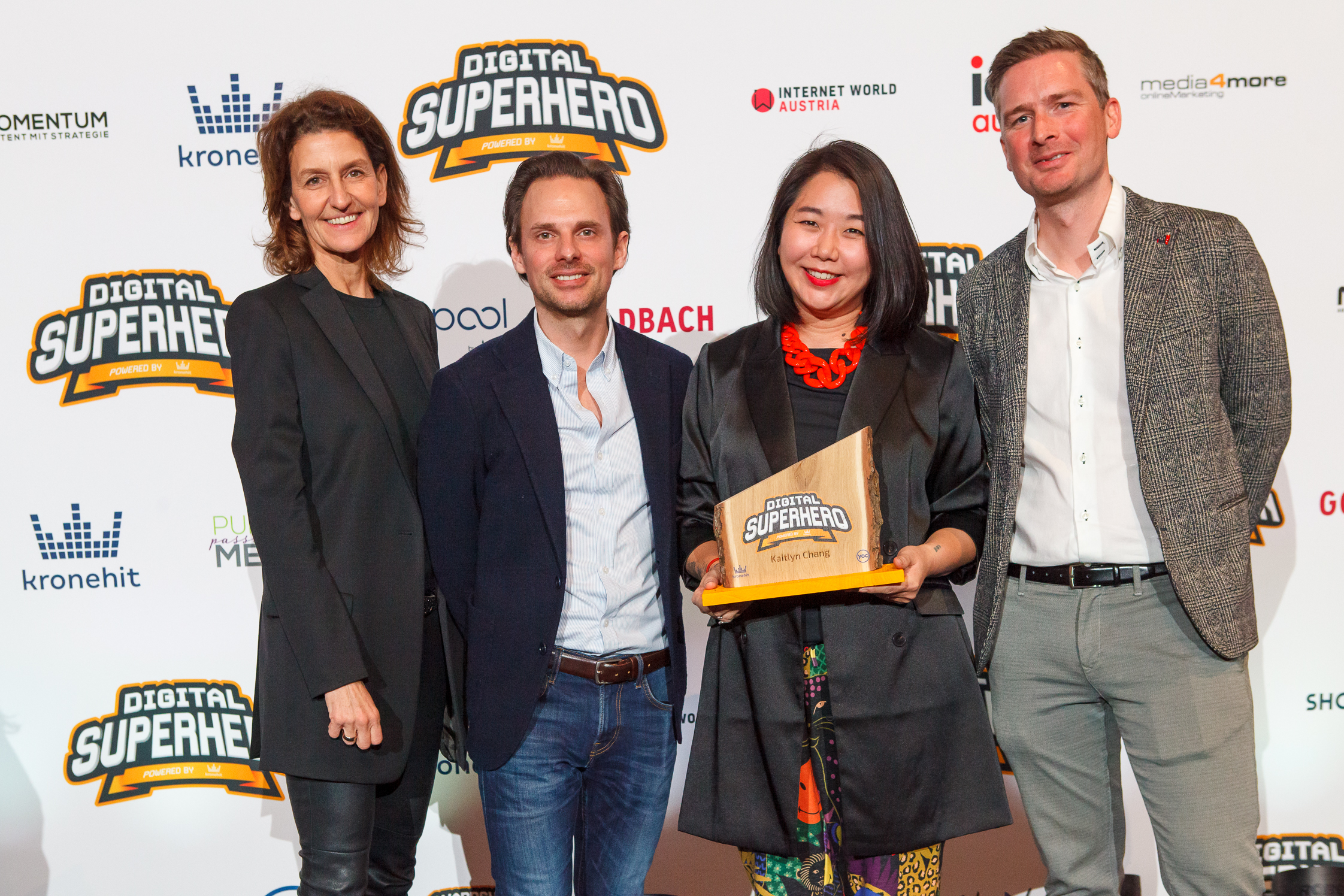 Die Digital Superheroes of the year 2022 sind Claudia Mann, Carina ...